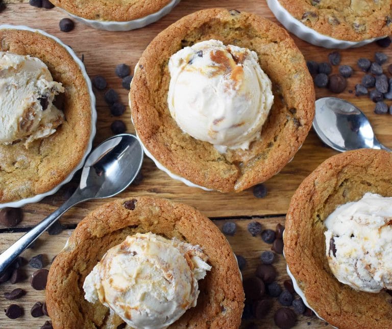 Mini Individual Chocolate Chip Cookie Sundae (Pizookie) – Modern Honey