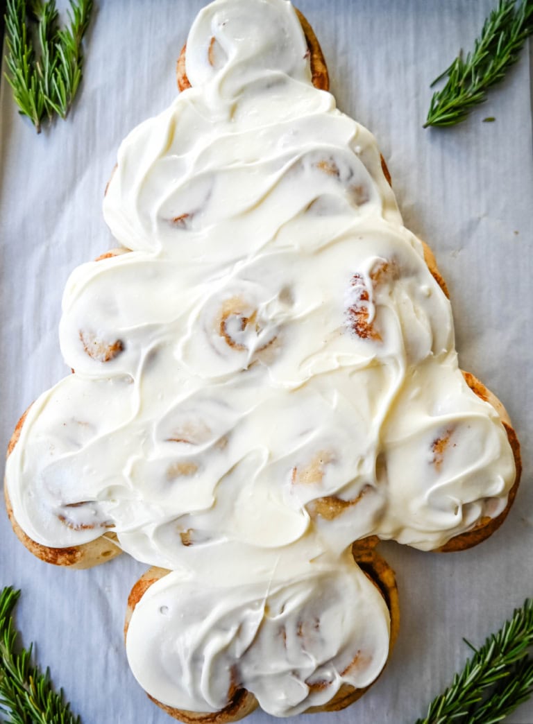 Cinnamon Roll Christmas Tree – Modern Honey